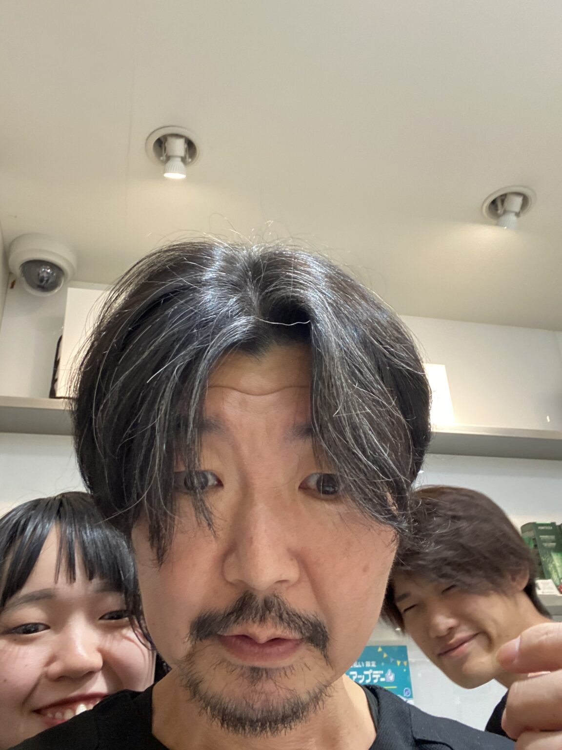 先週から、いよいよ、僕の写真の後ろでイタズラしている堀之内さんがカットの項目を全てクリアして、モニター期間のプレデビューとなりました!